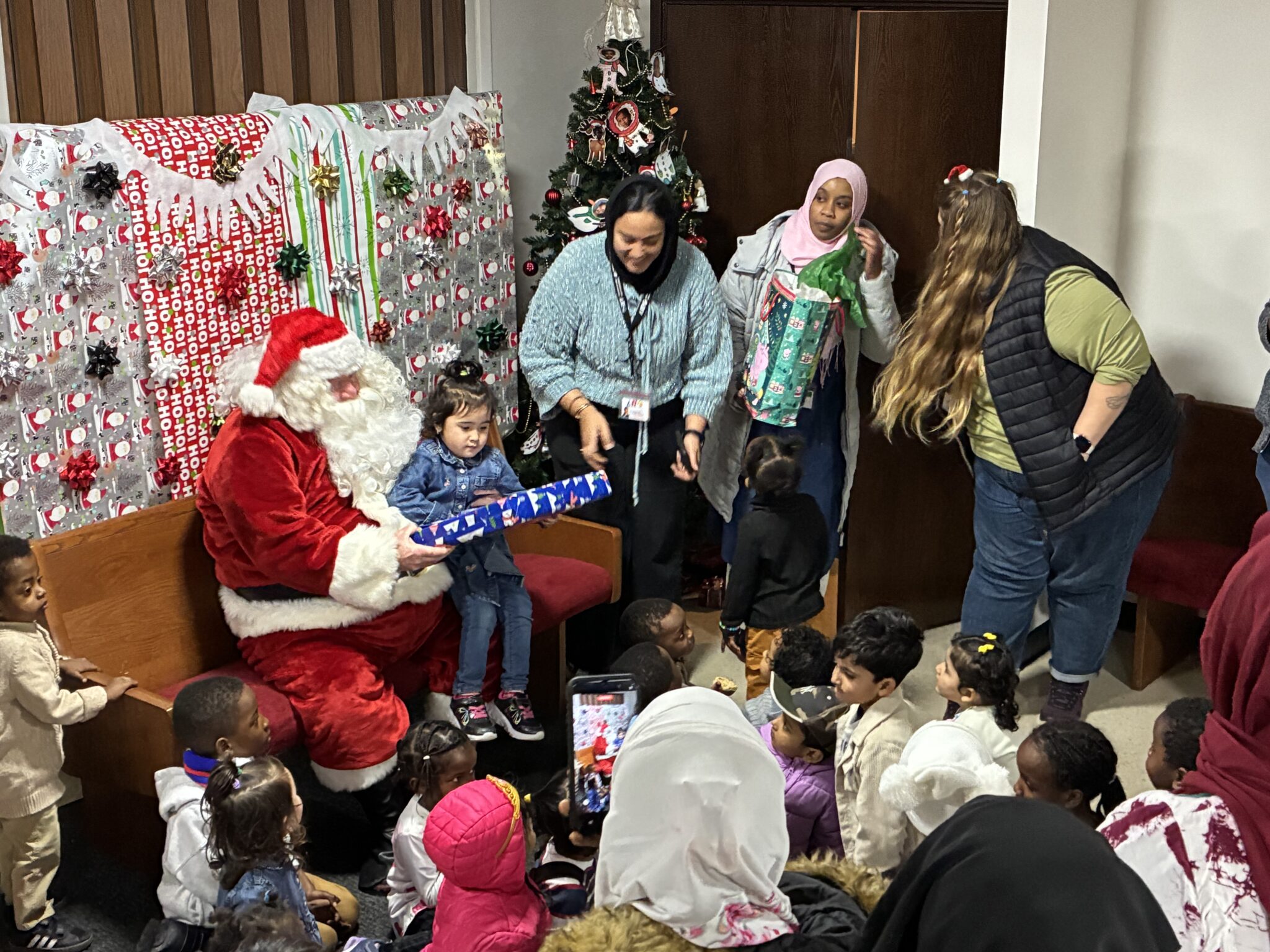 The 2025 Holiday Gathering for Newcomer Mothers and Children was a Huge ...