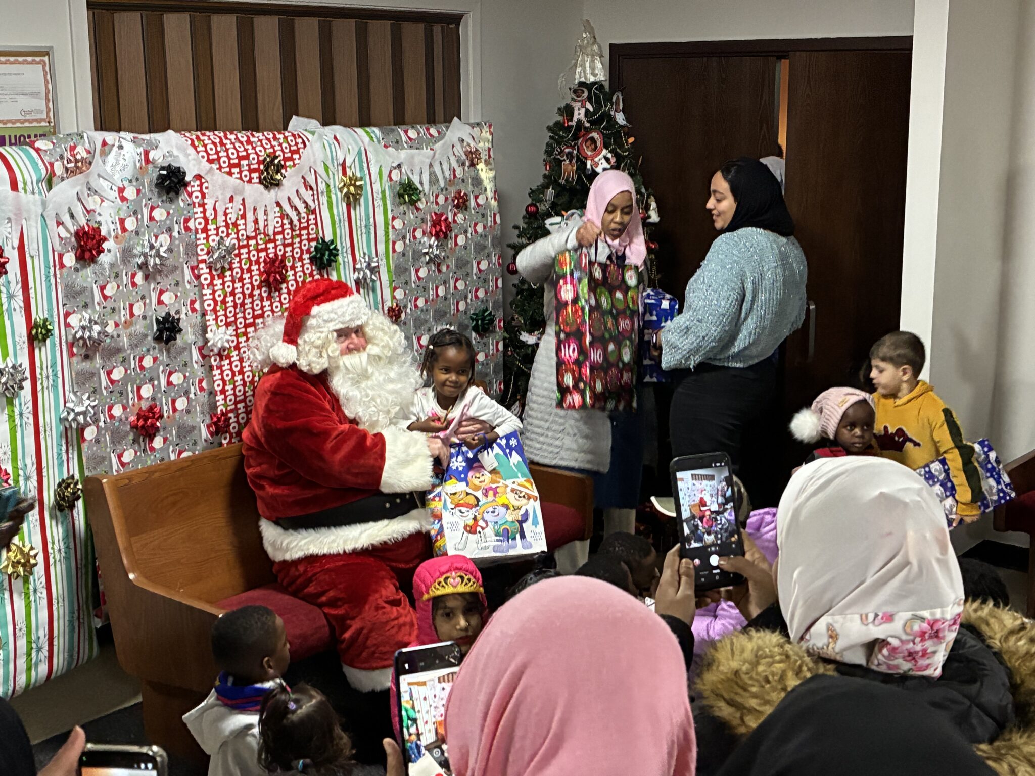 The 2025 Holiday Gathering for Newcomer Mothers and Children was a Huge ...